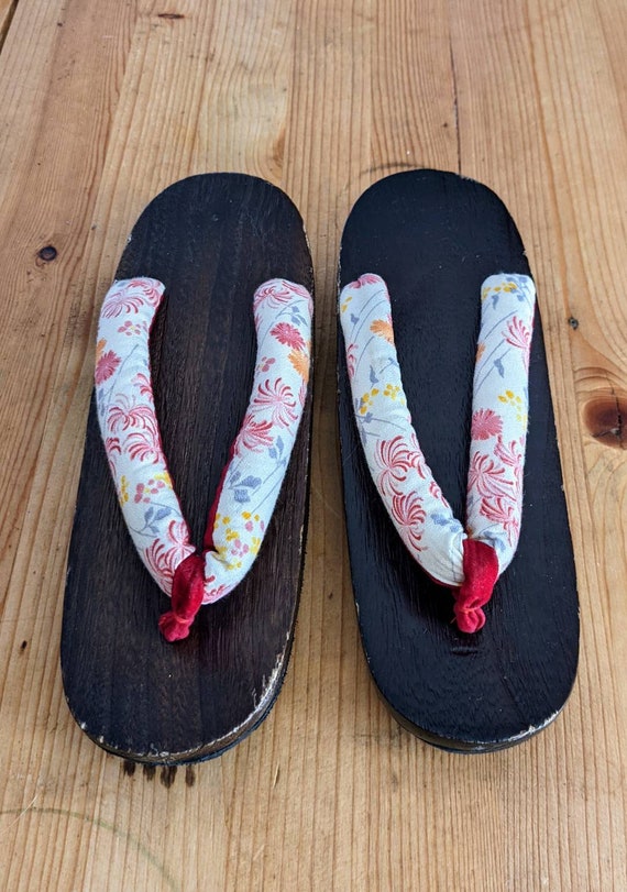 Geta Traditional Japanese Gem