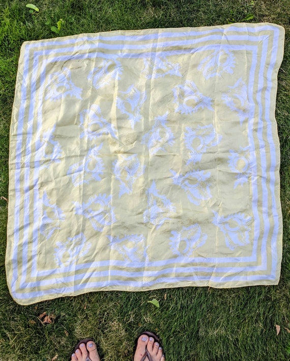 Anne Klein silk scarf shells 36 inch carré - Gem