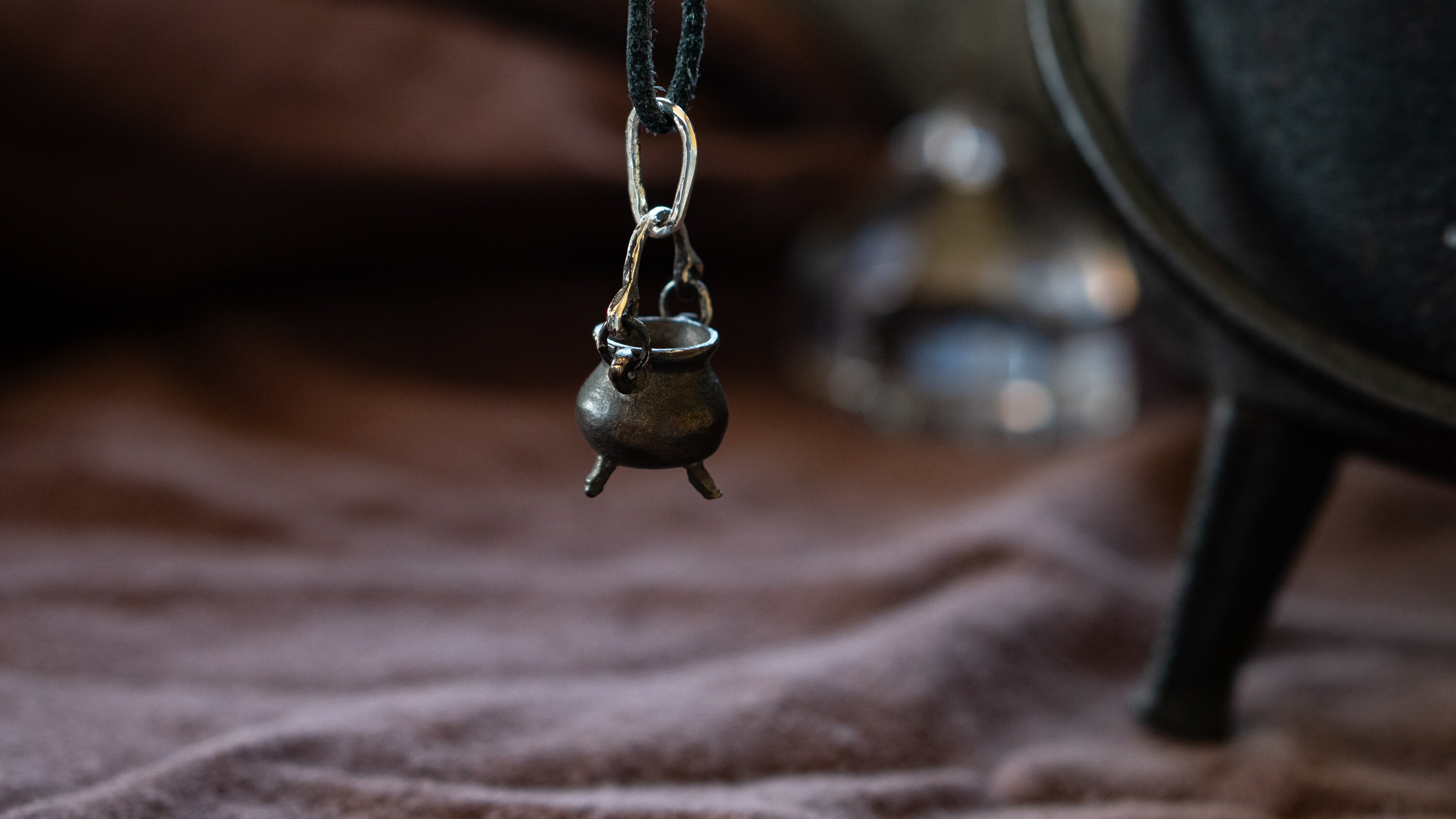 Cauldron Witchy Miniature Pendant in Bronze - Brew Herbs Potion Amulett ...
