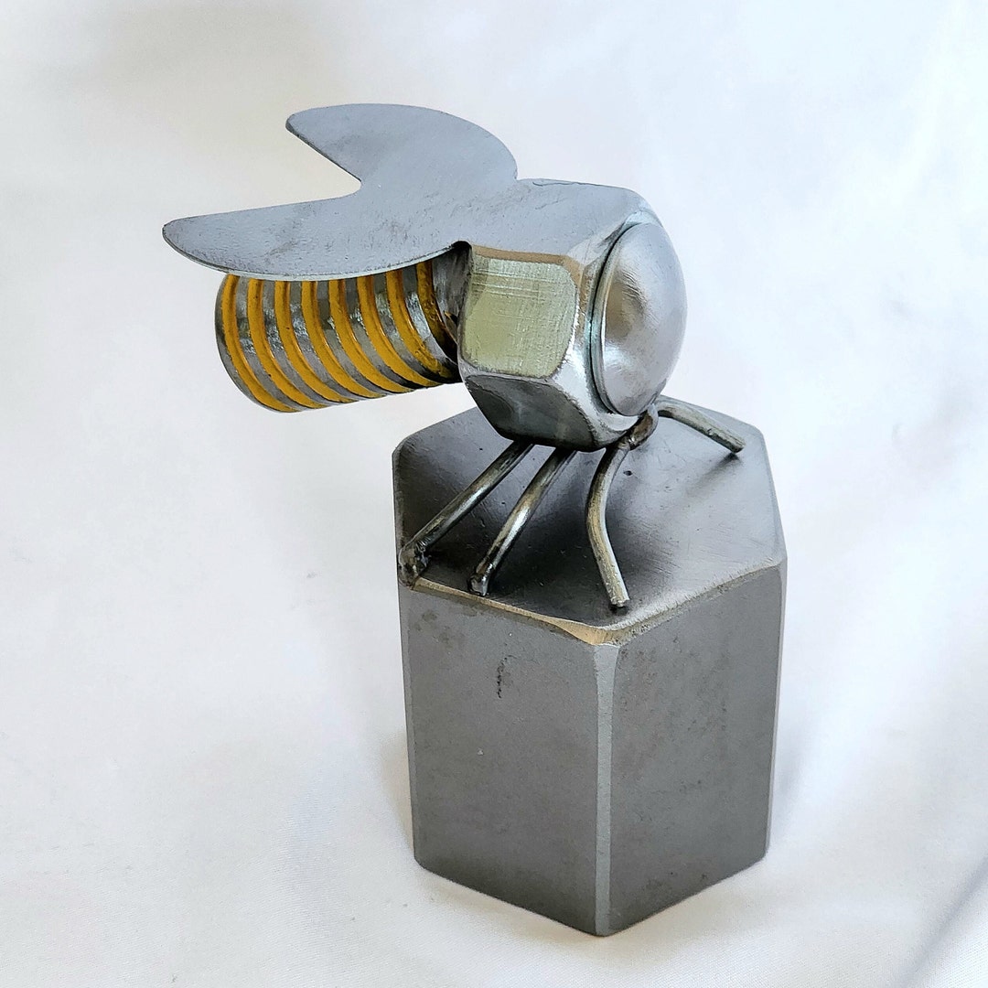 HIGH TOP Reclaimed Scrap Metal Bolt Paperweight Honeybee Bee Honeycomb ...