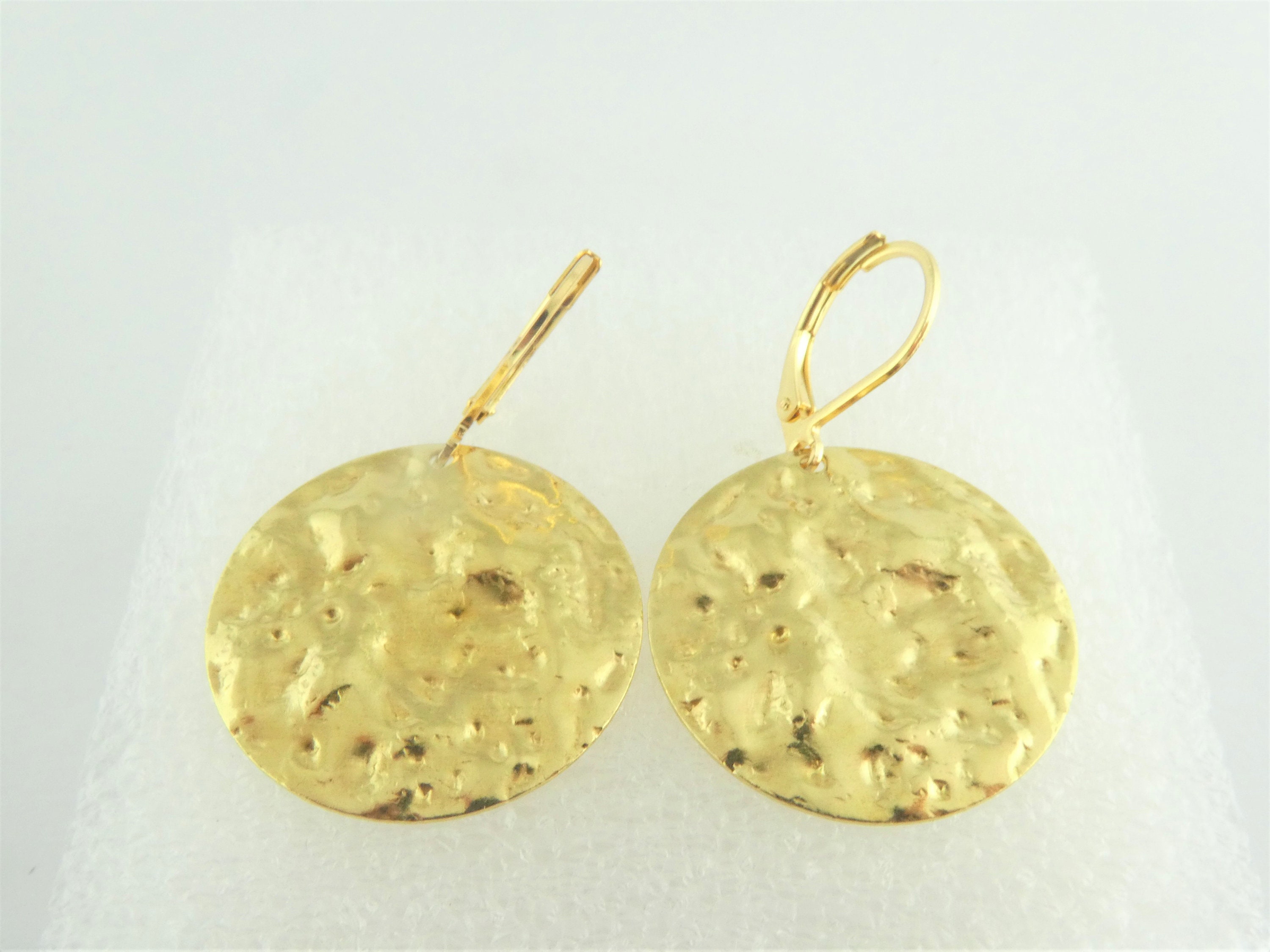 Ohrringe Ohrhänger gold Plättchen gehämmert rund 24mm | Etsy