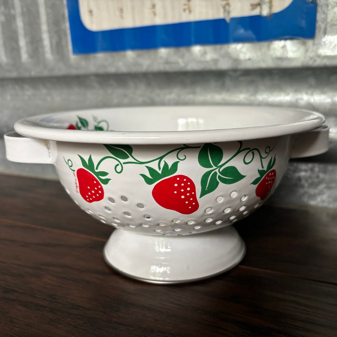 1983 Vintage Teleflora White Enamelware Strawberry Colander | Made in ...