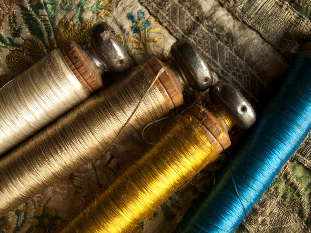 Lot of 4 Old Wooden Bobbins With Silk Thread, for Wooden Loom Shuttle ...