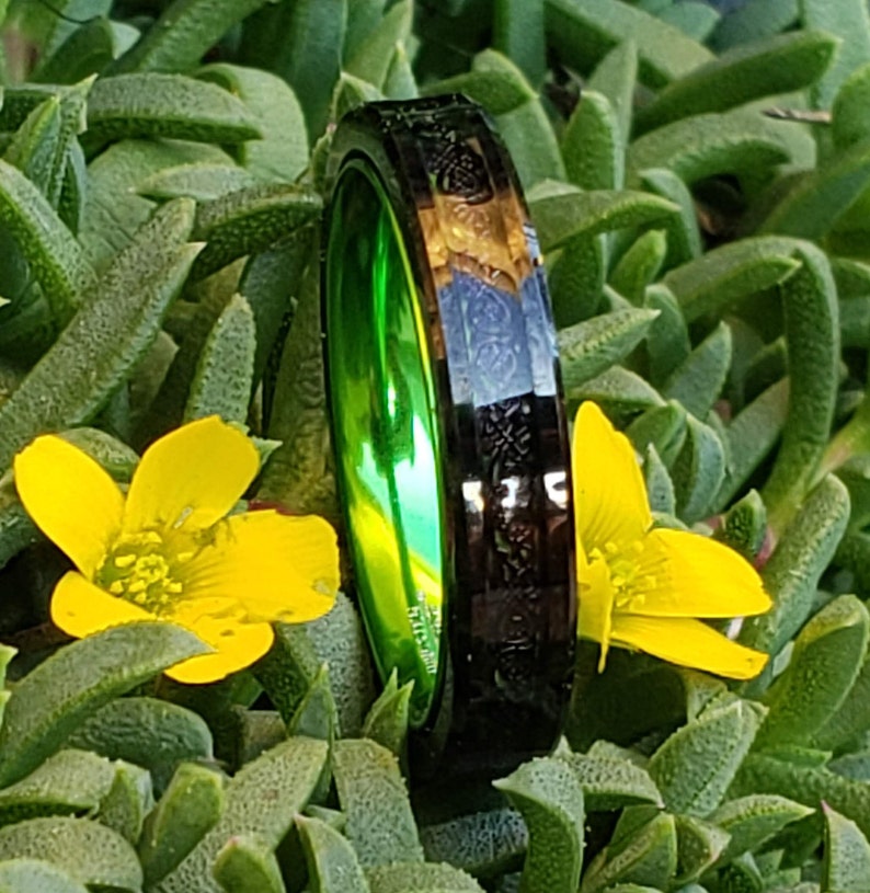4mm Irish Green Carbon Fiber and Black Celtic Inlay Over Black Tungsten ...