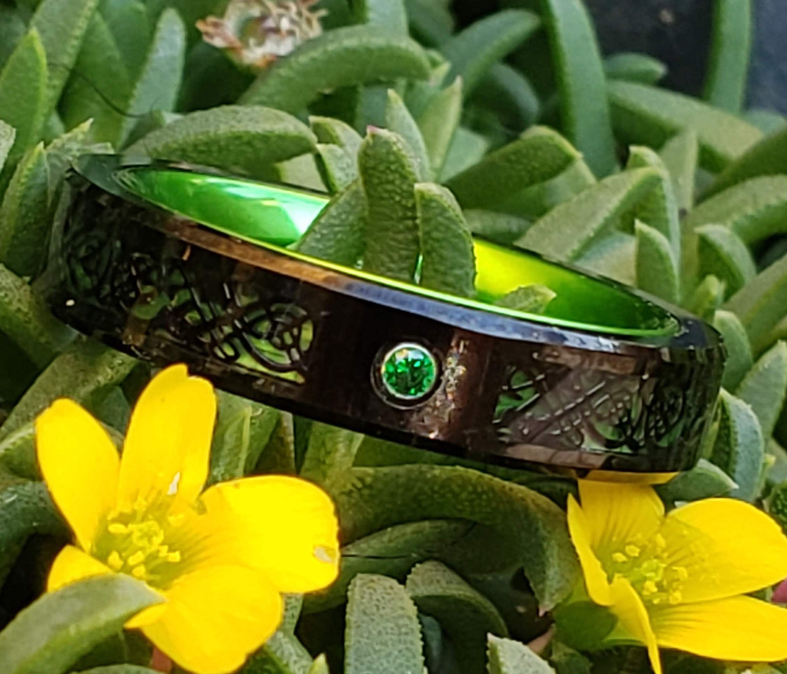 5mm Irish Green Carbon Fiber and Black Celtic Inlay Over Black | Etsy