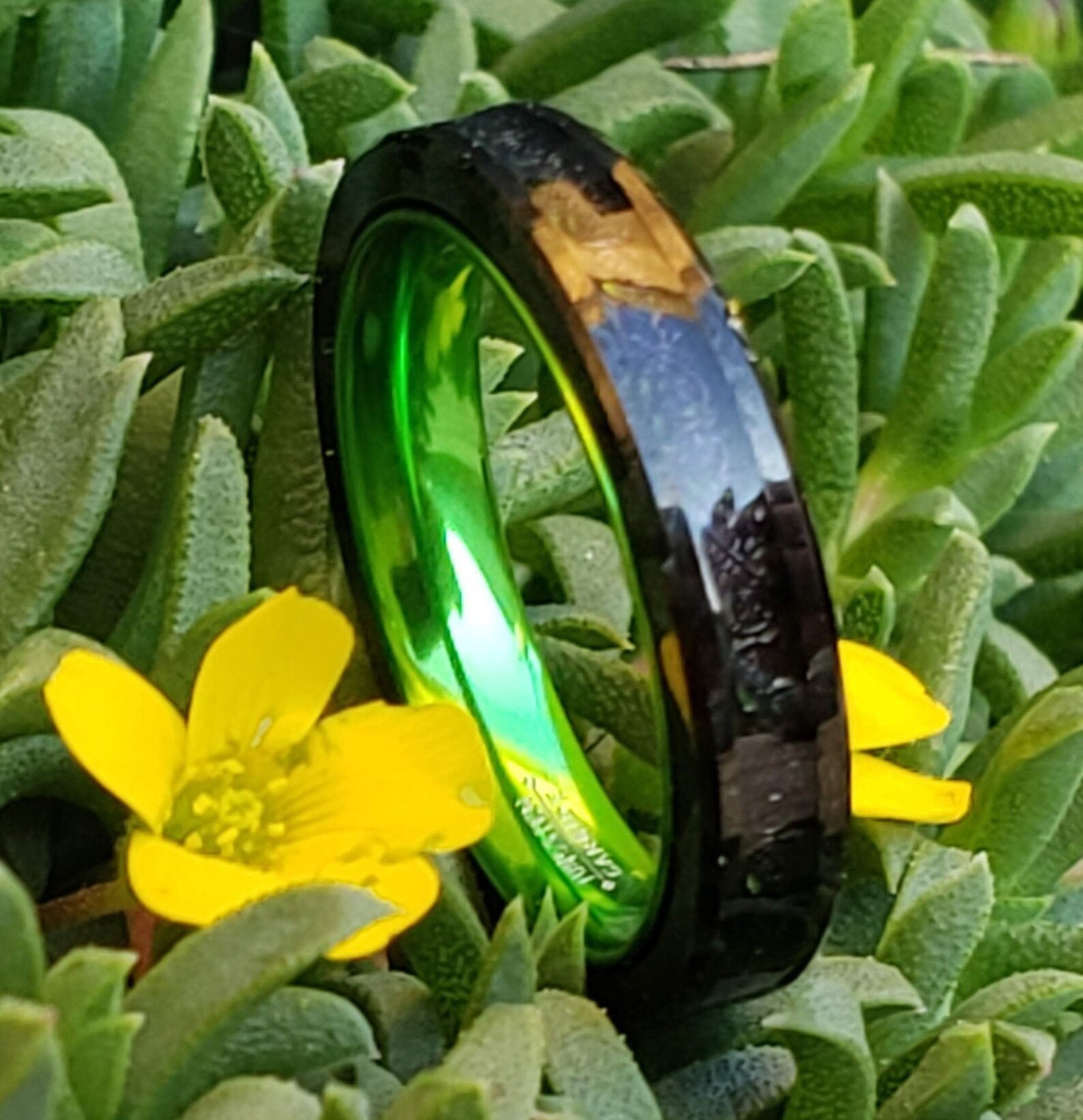 4mm Irish Green Carbon Fiber and Black Celtic Inlay Over Black Tungsten ...