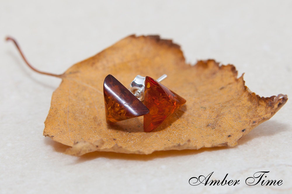 SB0032 Amber Triangle. Natural Baltic Amber Modern Triangular | Etsy