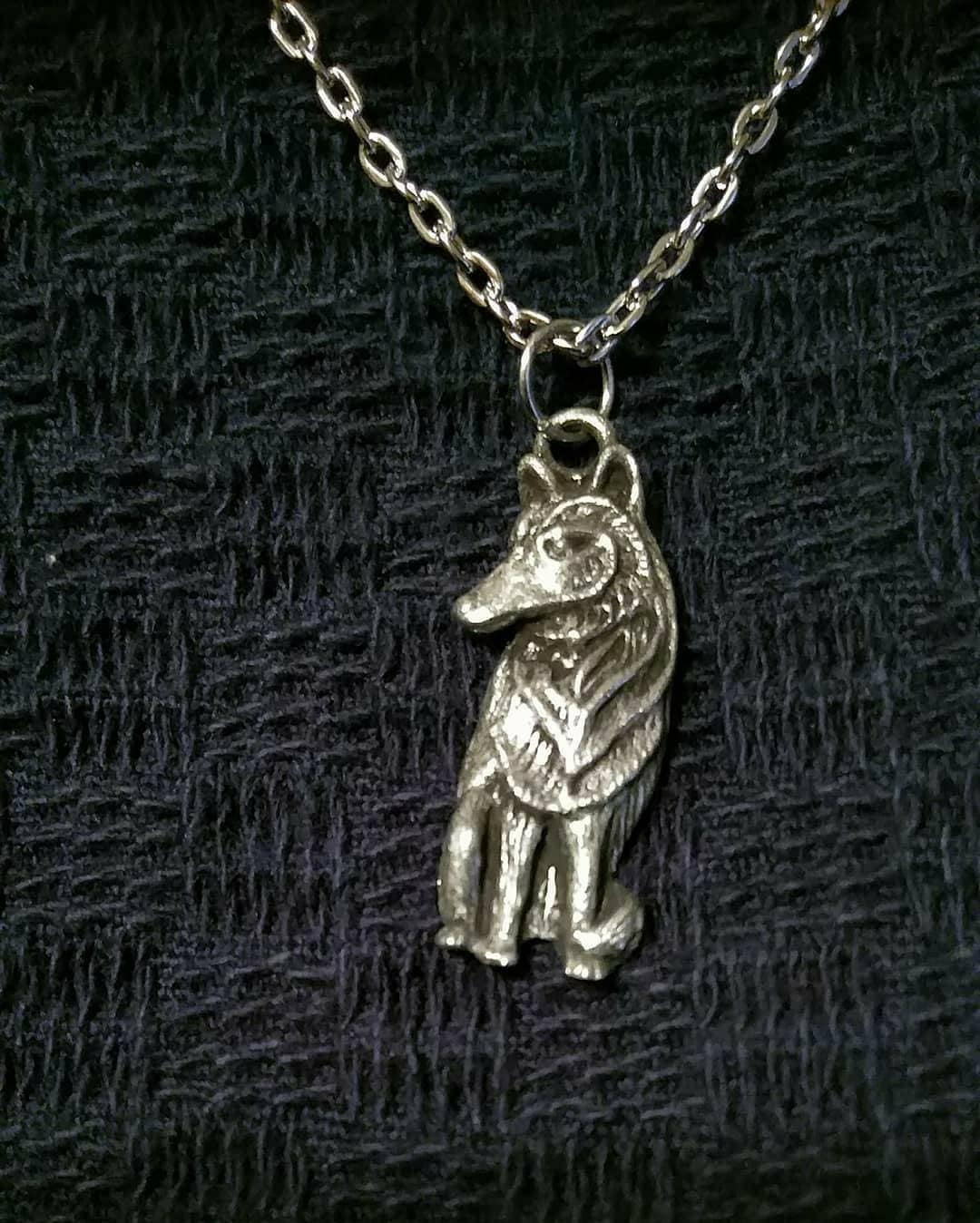 Pewter Antique Finish Wolf Pendant With 18 Inch Chain and Claw Clasp ...