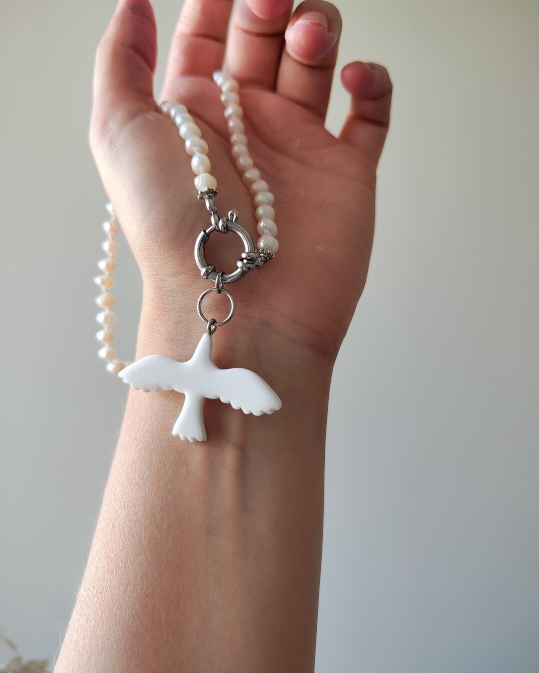 Collar Con Las Perlas Del Agua Dulce Y Con Paloma De Paz Y Libertad - Etsy
