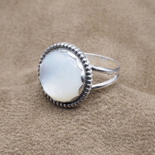 Round Stone Ring - Etsy