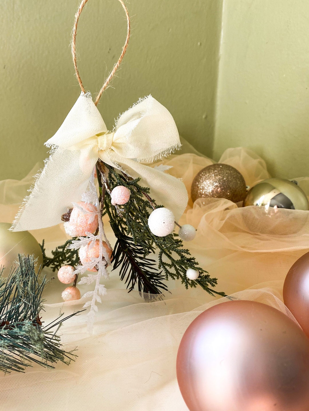 White and Pink Artificial Mistletoe / Light Pink Everlasting Mistletoe ...