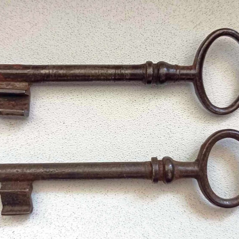 Old Skeleton Keys - Etsy