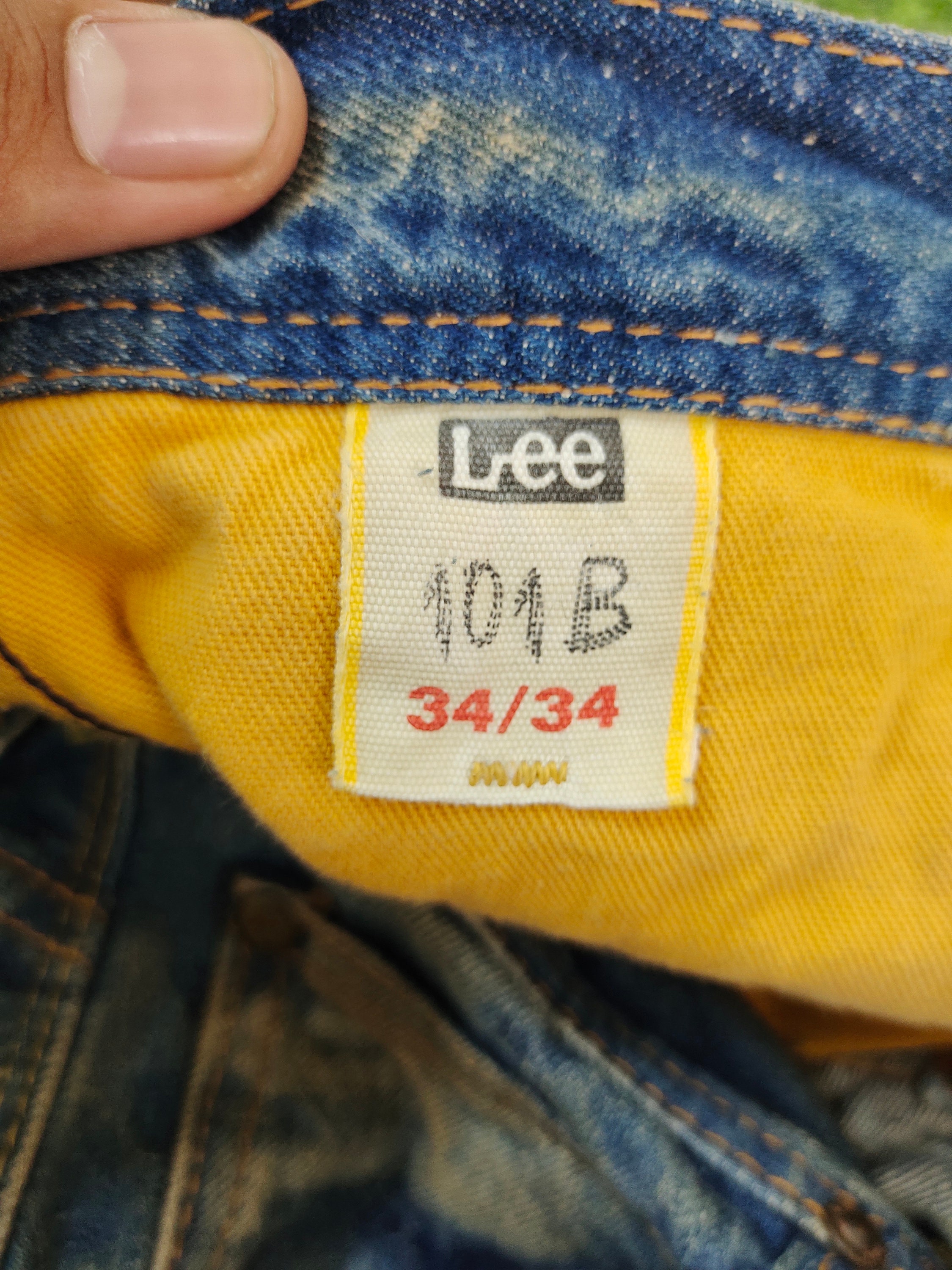 W34x33.5 Vintage Lee 101B Distress Faded Buckle Back Denim W34x33.5 Vintage Lee 101B Distress Faded Buckle Back Denim