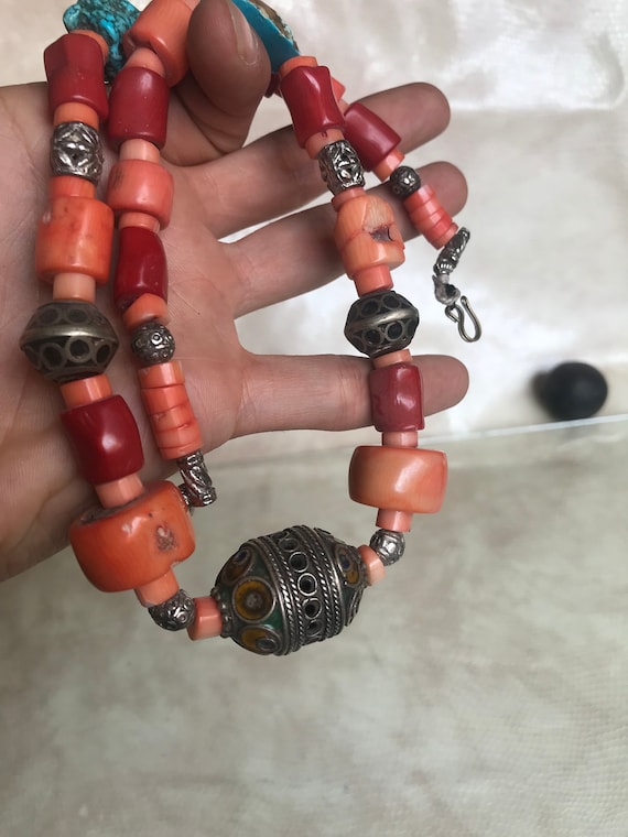 Collier marocain berbère avec perles de corail et arg… - Gem