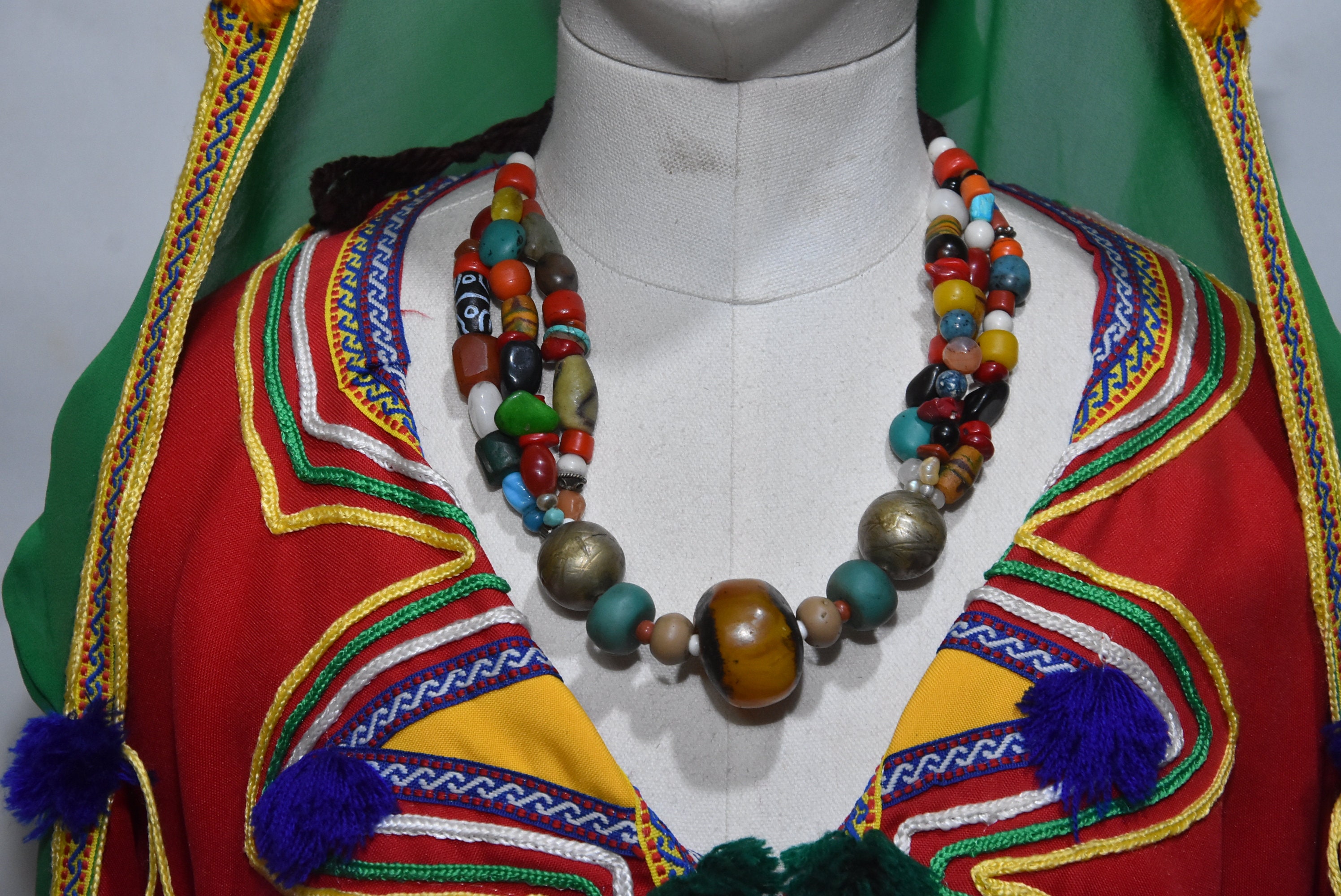 collier berbère marocain corail , ancienne berbère collier amazigh ...