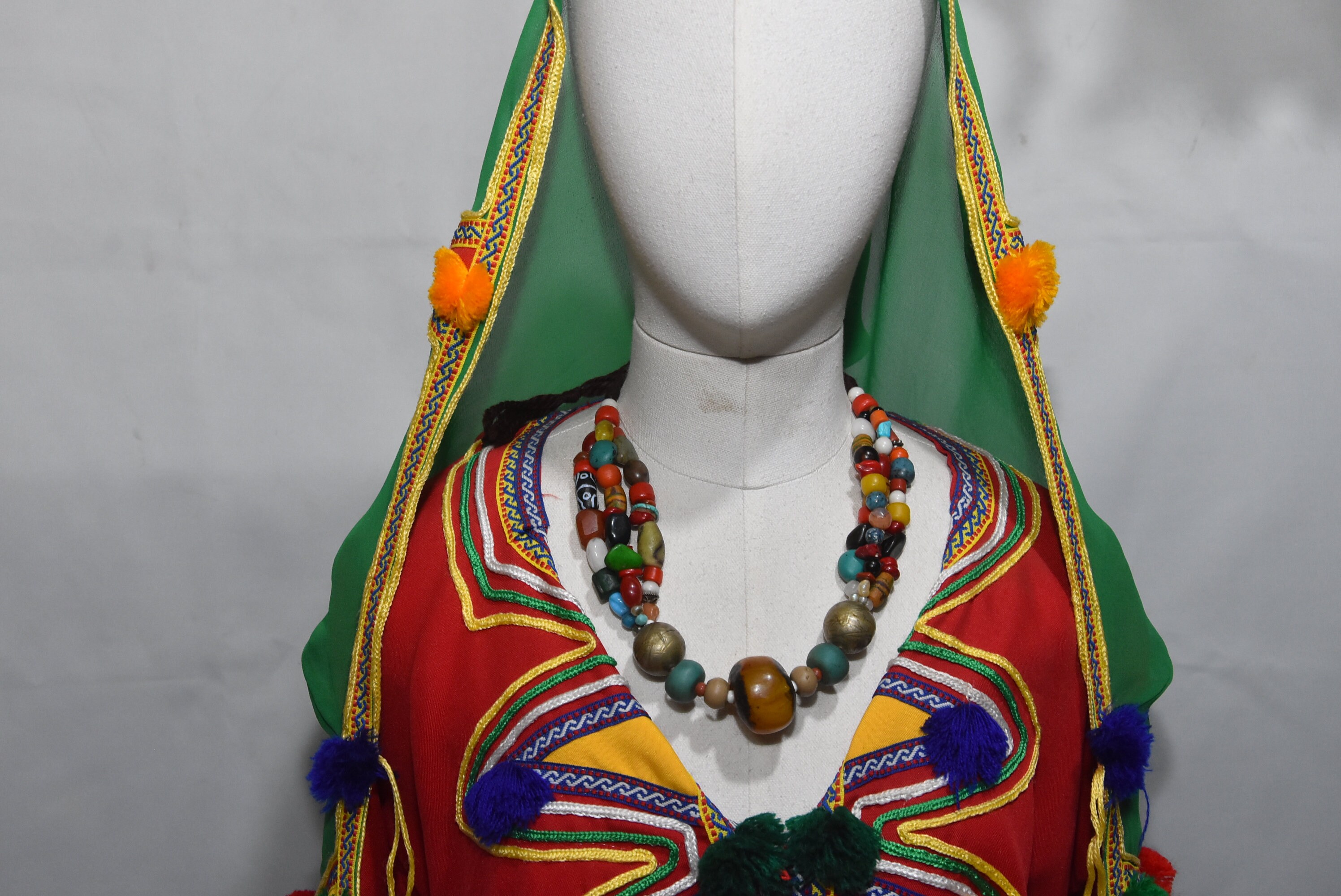 collier berbère marocain corail , ancienne berbère collier amazigh ...