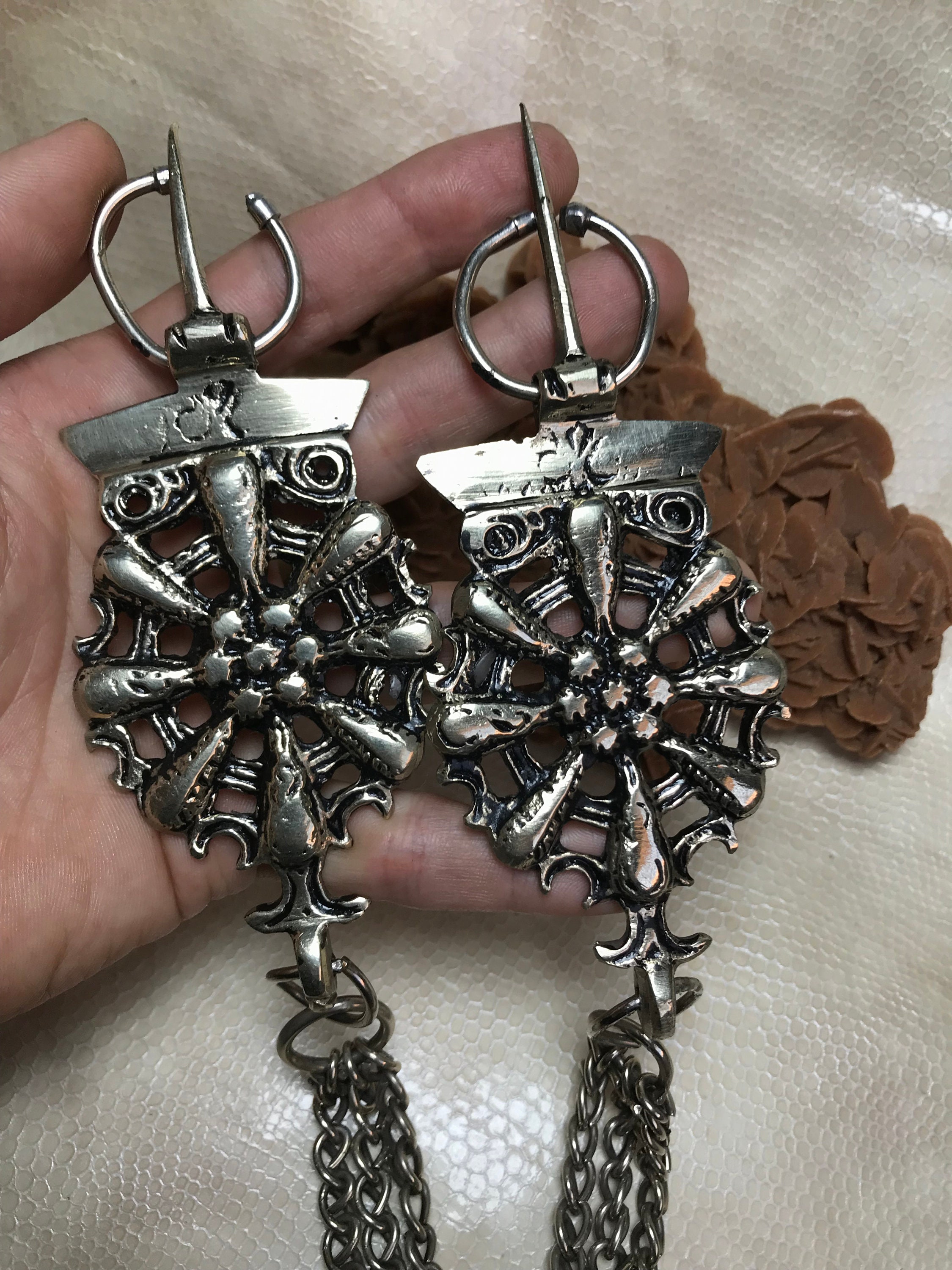 paire de fibules berbères – TIZERZAI - région de Nador, nord du Maroc ...