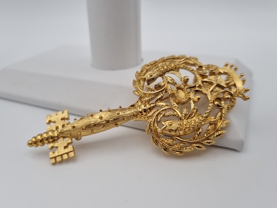 Monet, 60s vintage gold plated key brooch / pendant - Gem
