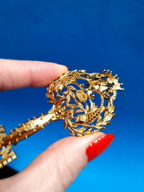 Monet, 60s vintage gold plated key brooch / pendant - Gem