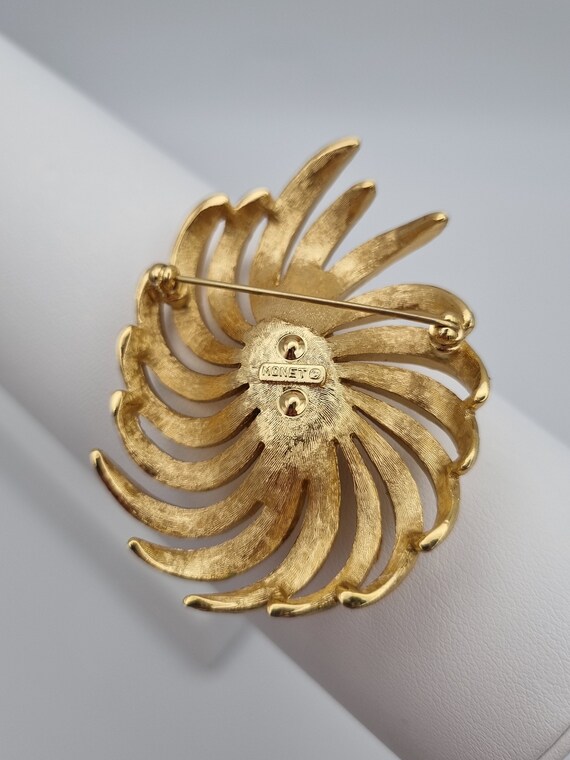 Monet, 60s vintage gold plated floral swirl brooch - Gem