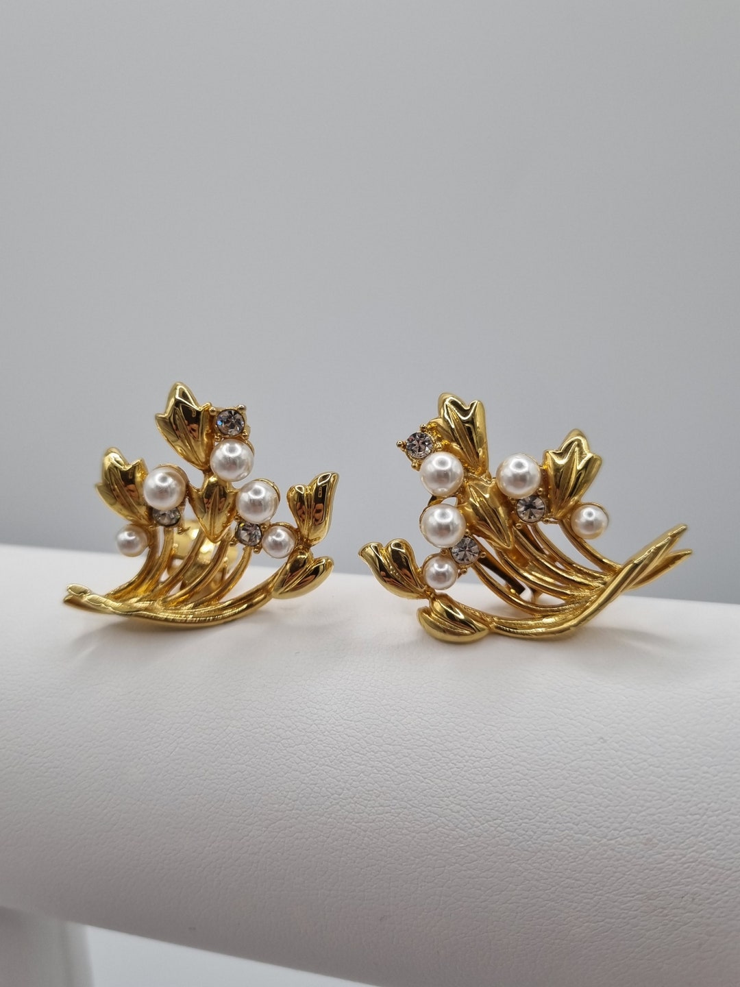 80s Vintage Pearls & Crystals Gold Plated Floral Clip on Earrings - Etsy