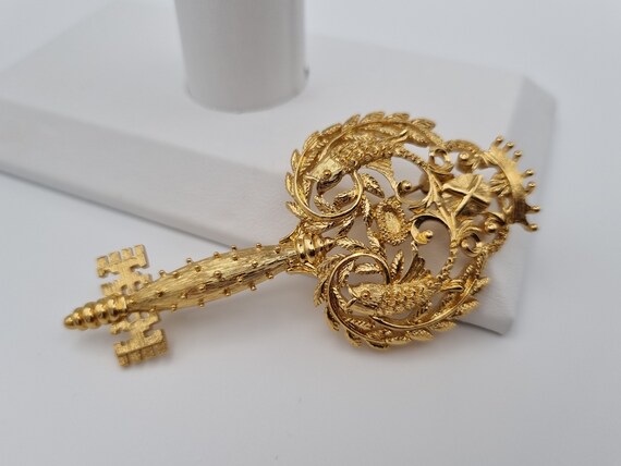Monet, 60s vintage gold plated key brooch / pendant - Gem