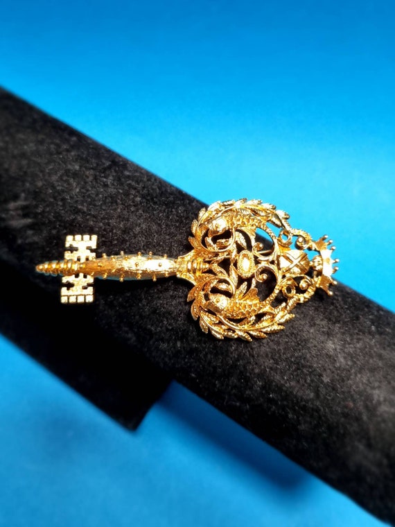 Monet, 60s vintage gold plated key brooch / pendant - Gem