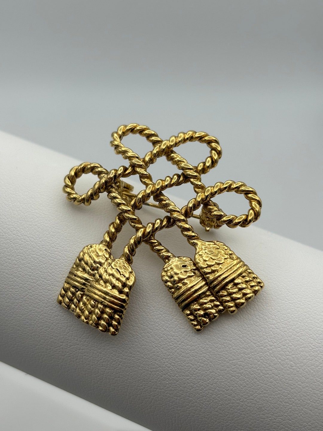 Liz Claiborne, Gold Plated 80s Vintage Tassel Rope Knot Brooch - Etsy