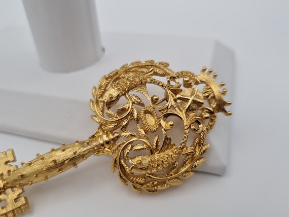 Monet, 60s vintage gold plated key brooch / pendant - Gem