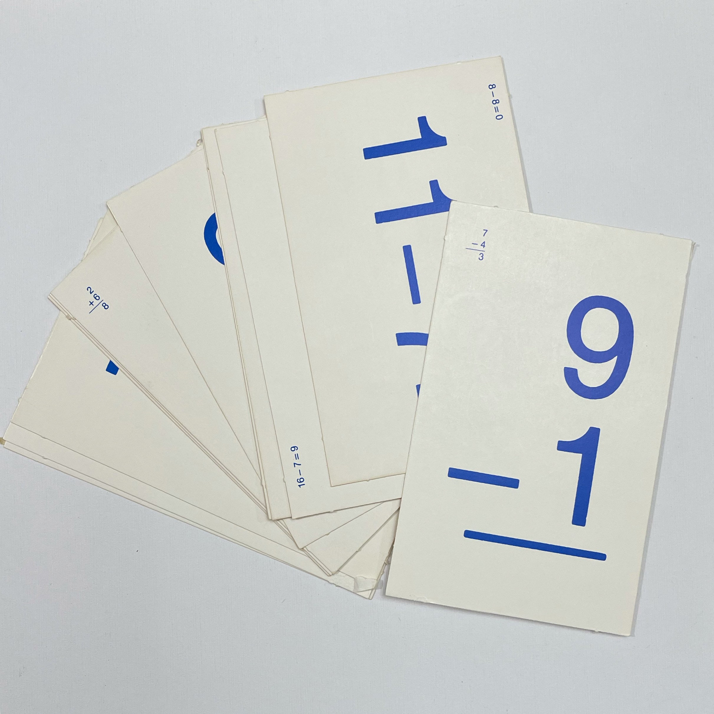 Juego de 12 bright blue flash cards. adición. sustracción. Suministro ...