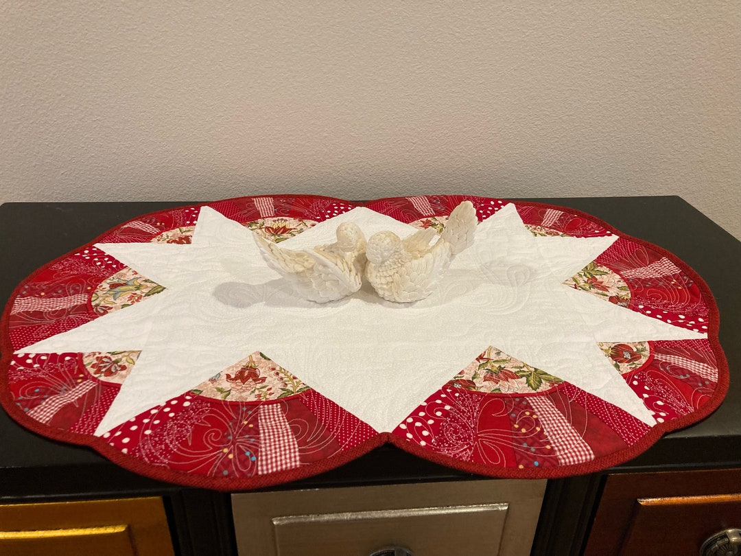 Red and White Fan Edge Table Topper - Etsy