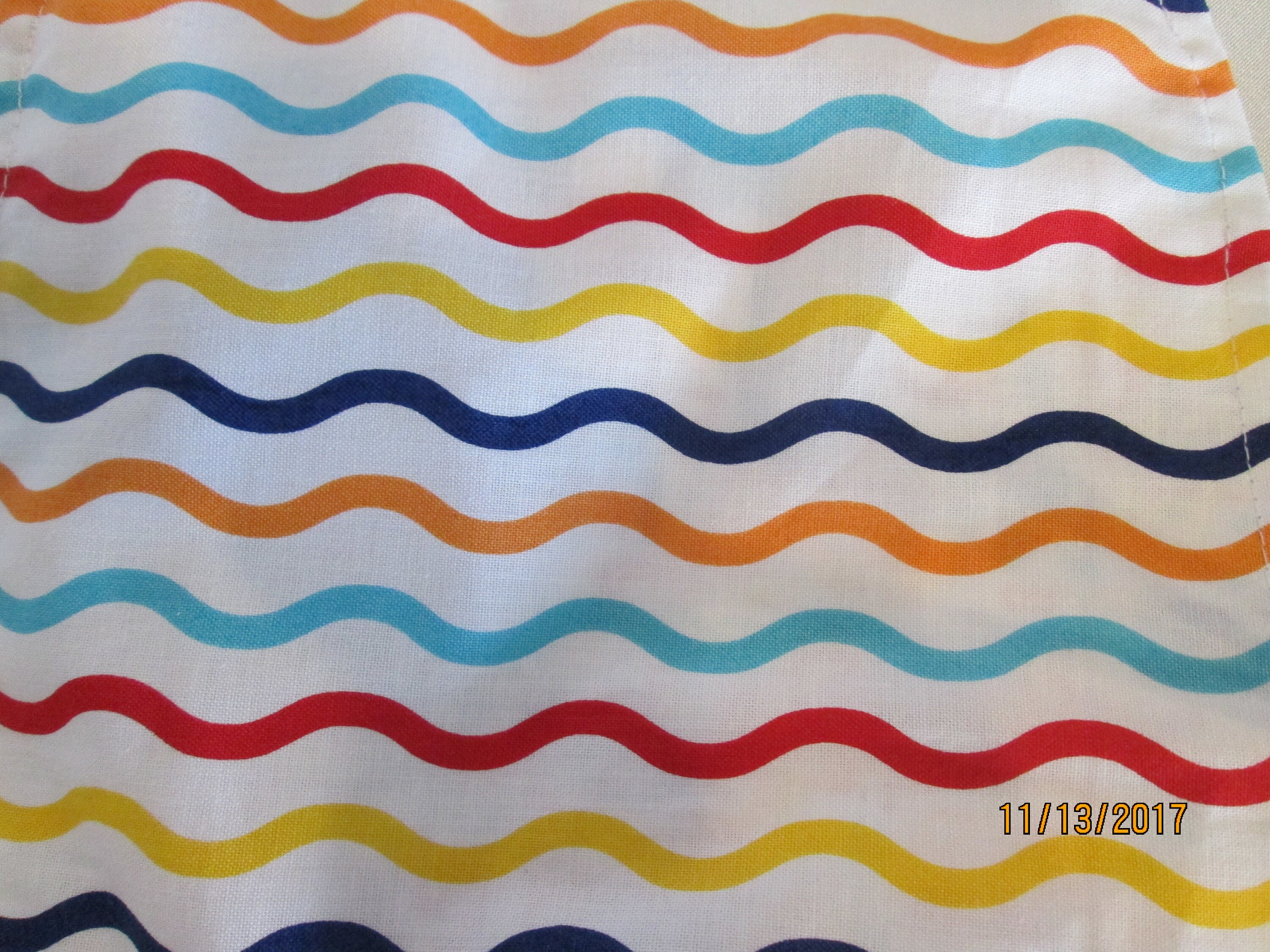 ABC Bebé Bib Colores primarios brillantes Arriba cosido. Patrón ZigZag ...