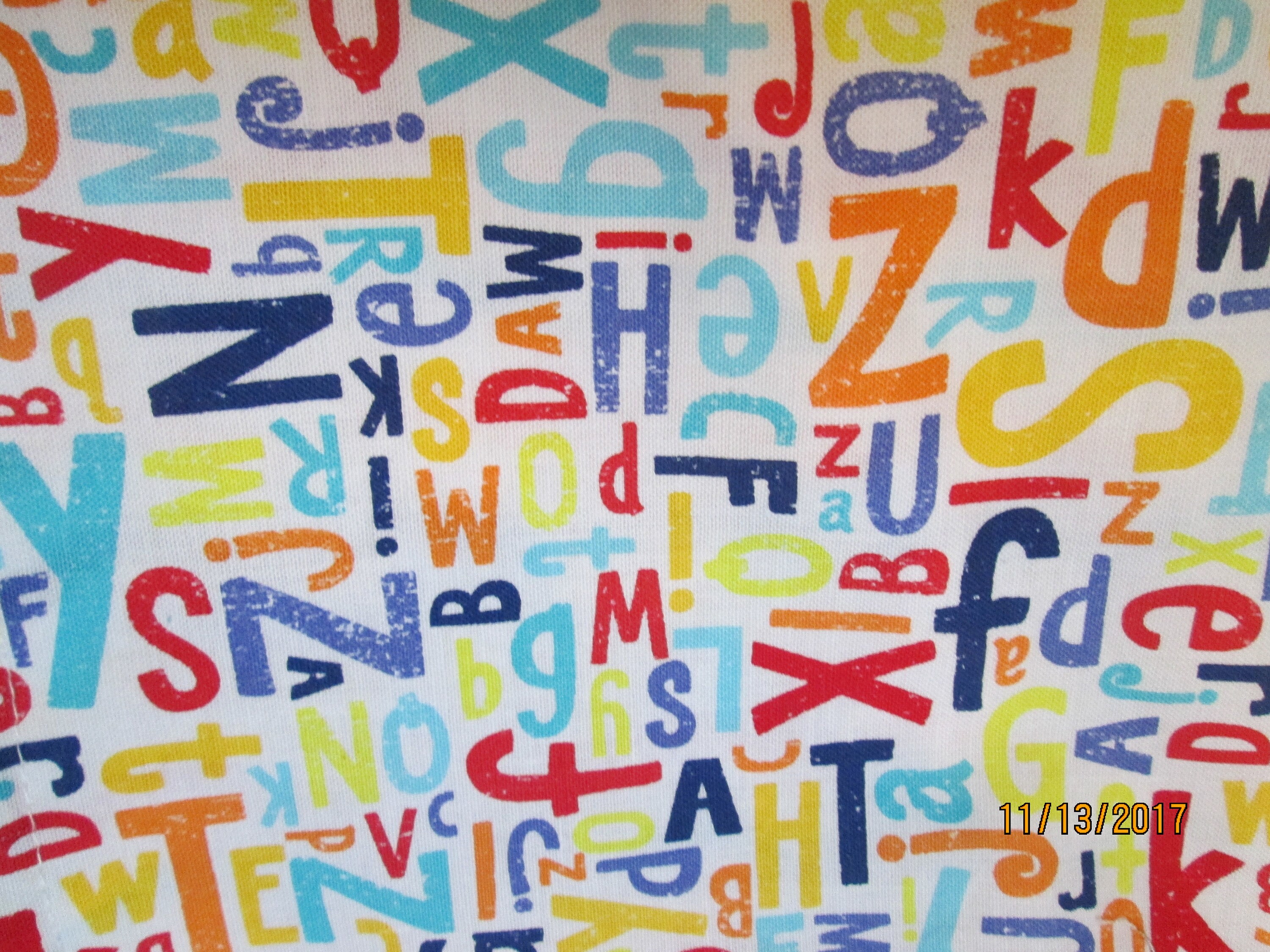 ABC Bebé Bib Colores primarios brillantes Arriba cosido. Patrón ZigZag ...