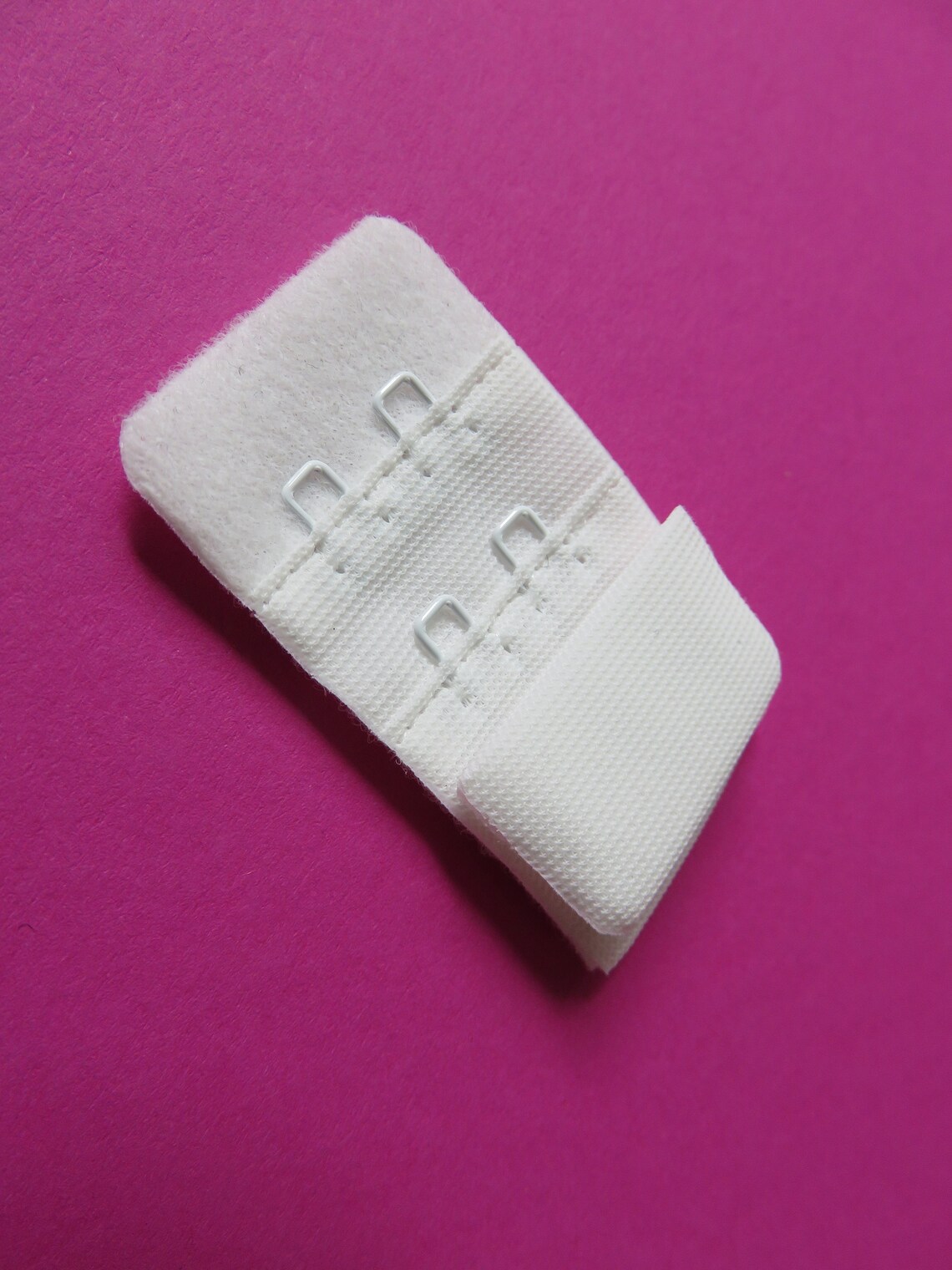 50 Pcs White 2 Hook and Eye Bra Closures 1 1/8" X 2" for Bra Making ...