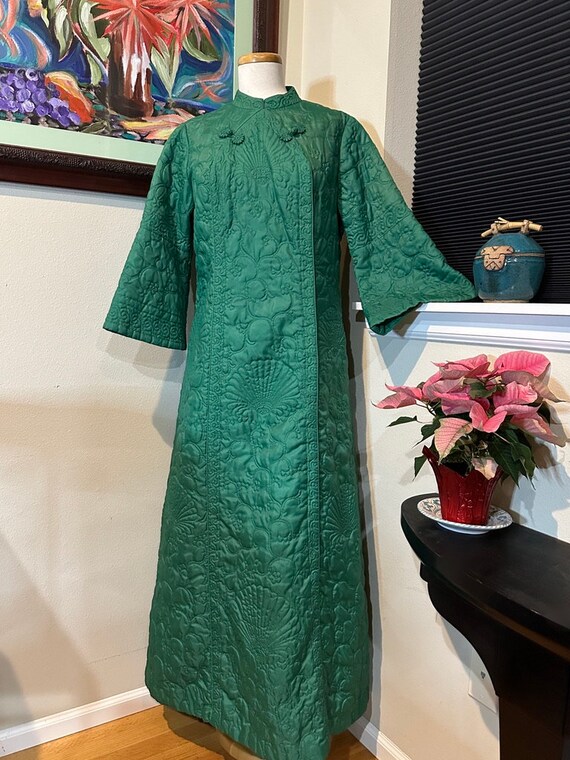 1970s Green Scallop Shell Quilted Lounging Robe or Ev… - Gem