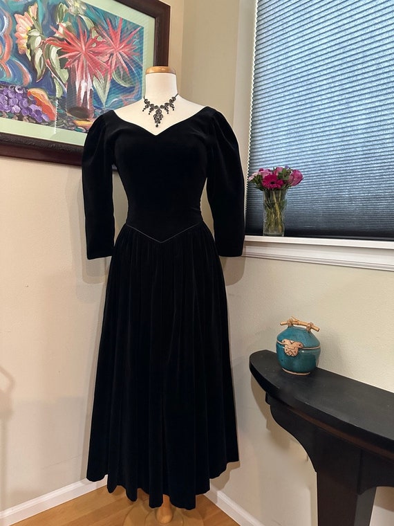 Laura Ashley Black Velvet 1980s Elizabethan/ Gothic S… - Gem
