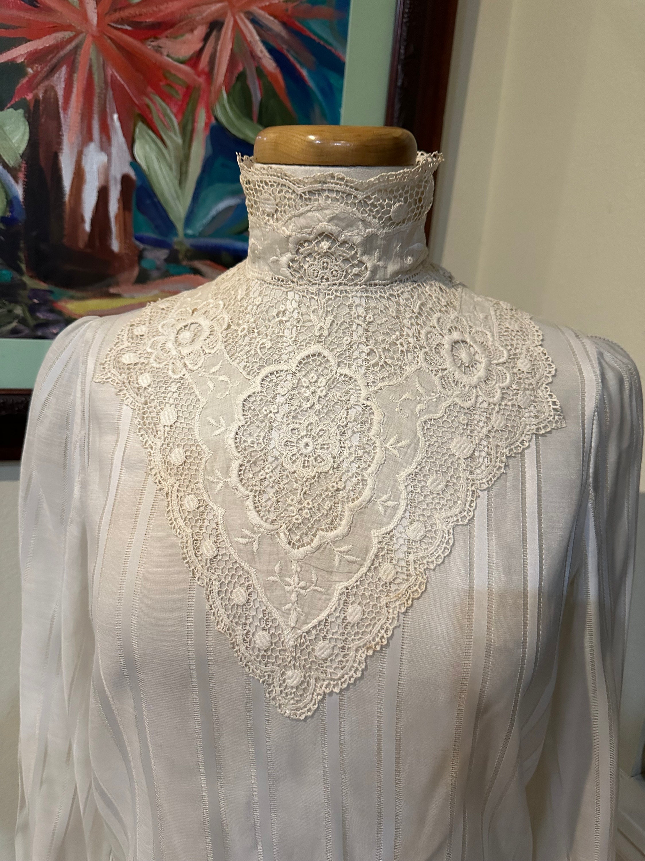Victorian / Edwardian Style High Neck Lace Trimmed Romantic Linen ...