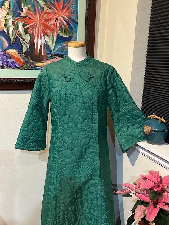1970s Green Scallop Shell Quilted Lounging Robe or Ev… - Gem