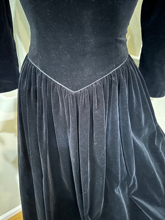 Laura Ashley Black Velvet 1980s Elizabethan/ Gothic S… - Gem