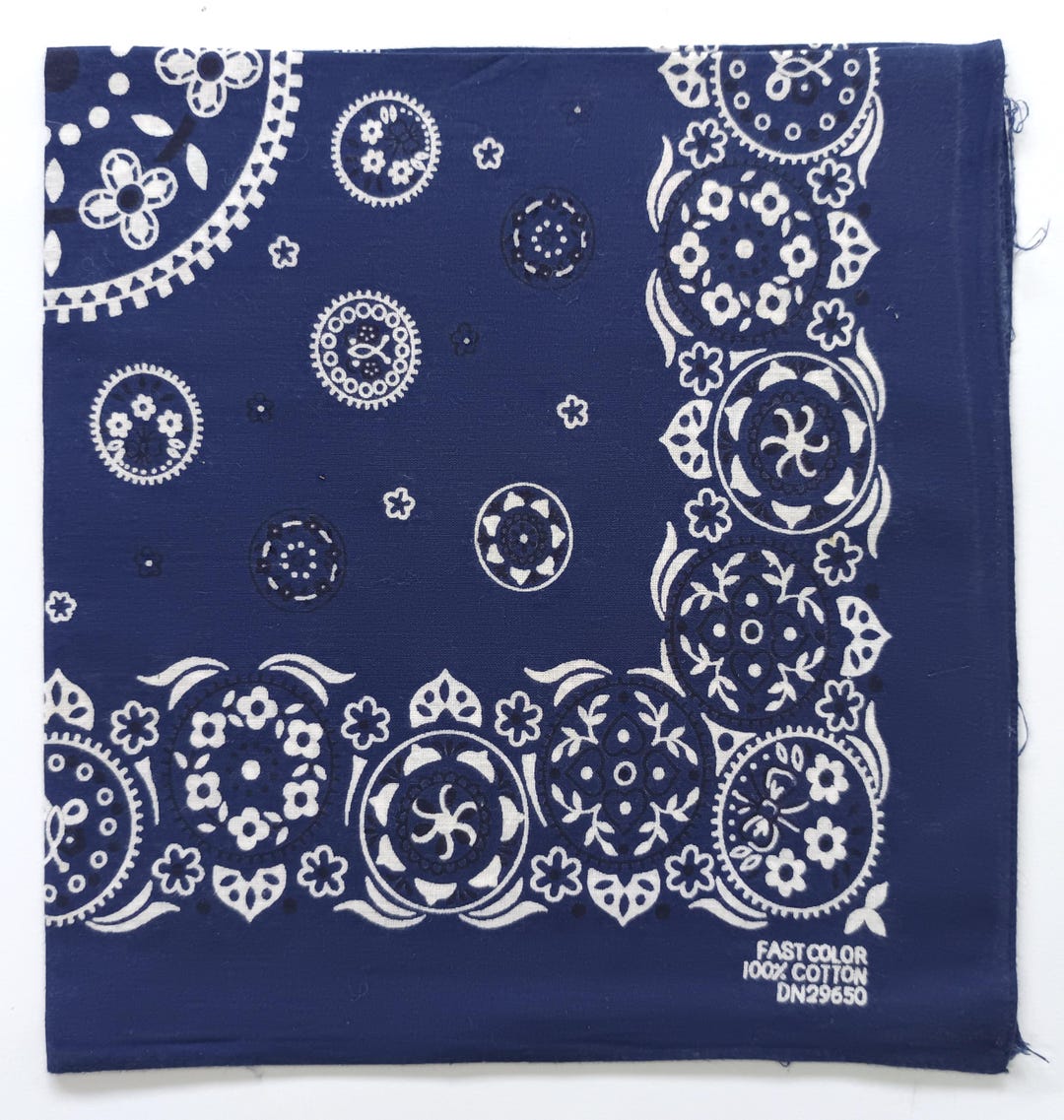 Floral Circle Blue Bandana, 20" X 21" Inches, One Selvage Side, 100% ...