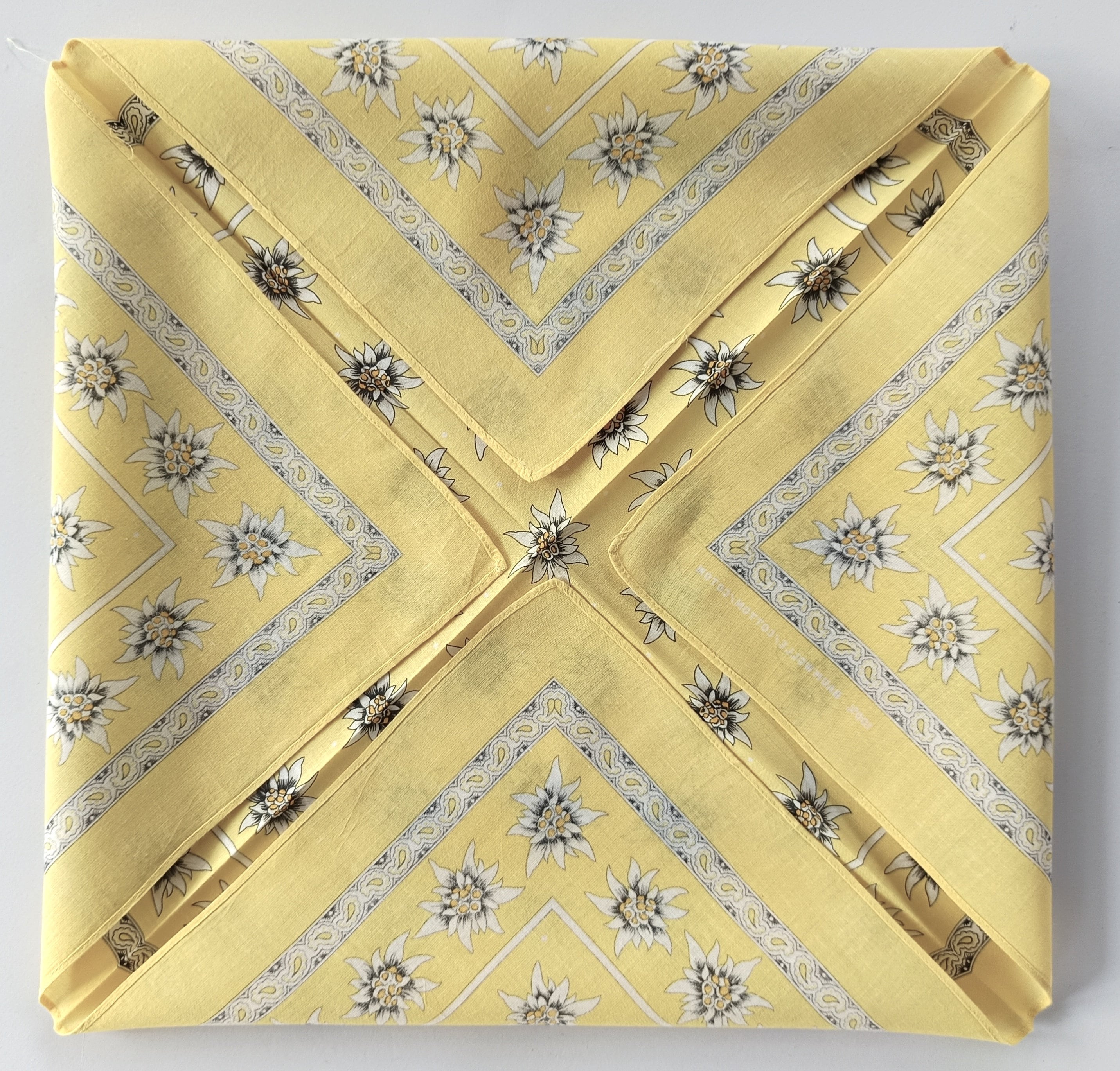 Swiss Edelweiss Bandana, Yellow Color, 20 X 20 Inches, 100% Baumwolle ...