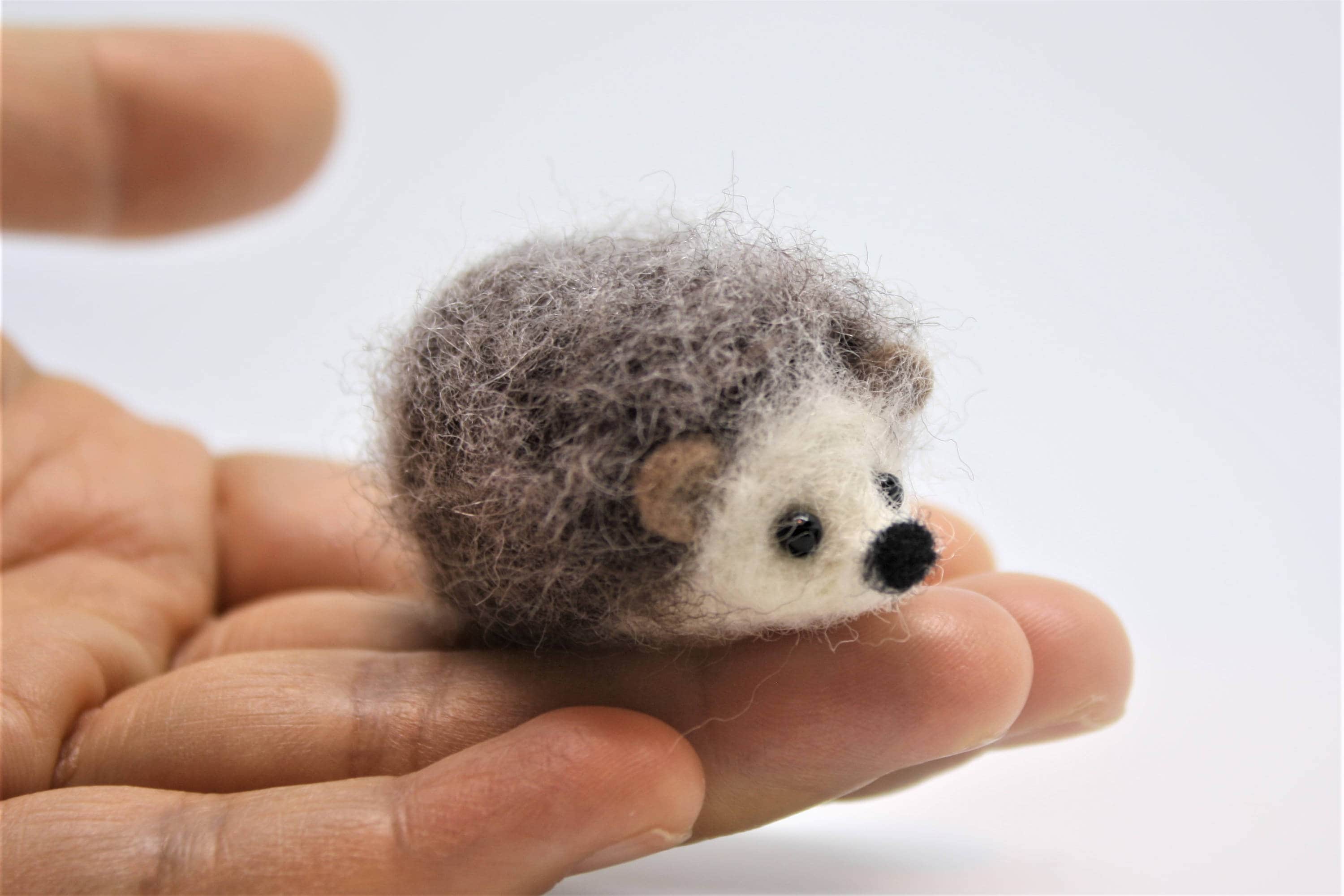 Fiber Arts Felting realistic hedgehog Needle felted hedgehog etna.com.pe