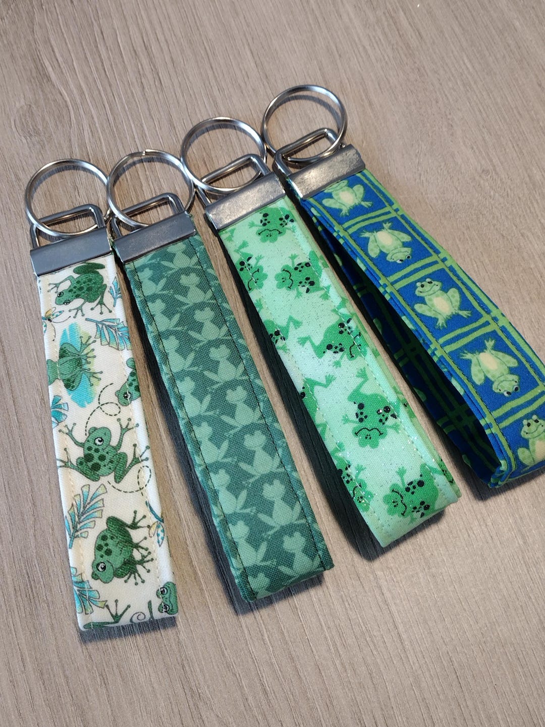 Frogs Key Fobs - Cute Froggies Key Chain - Amphibian Wristlet - Etsy