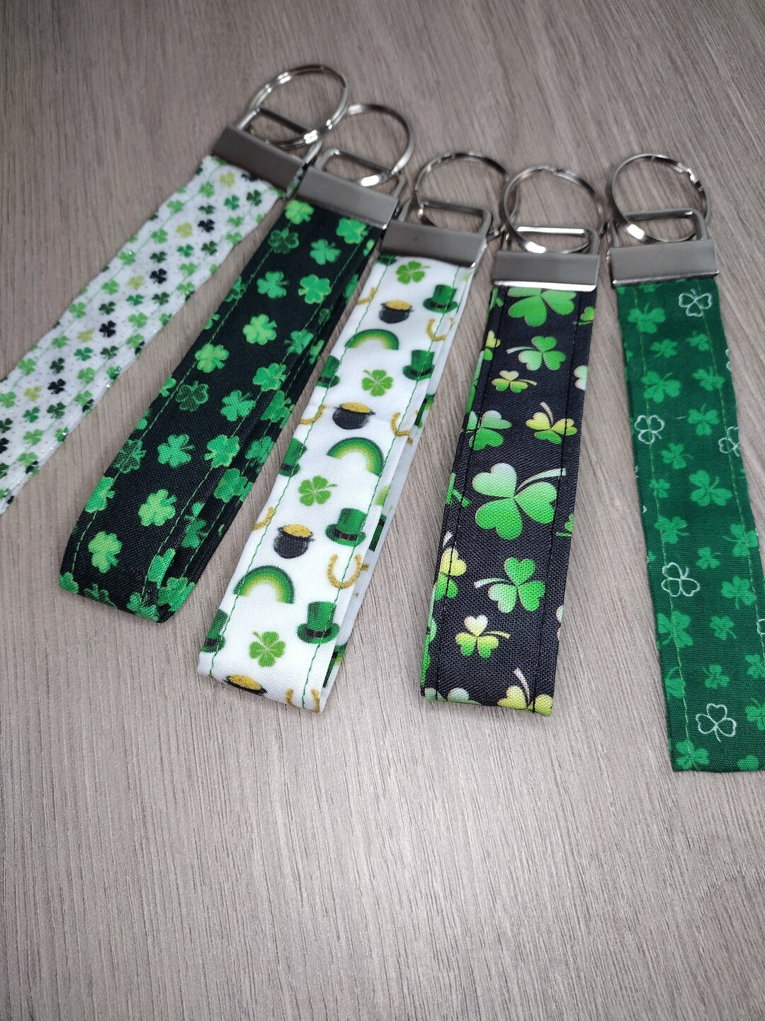 St Patrick's Day Key Fobs Lucky Key Chain Shamrocks Wristlets 3 Leaf ...