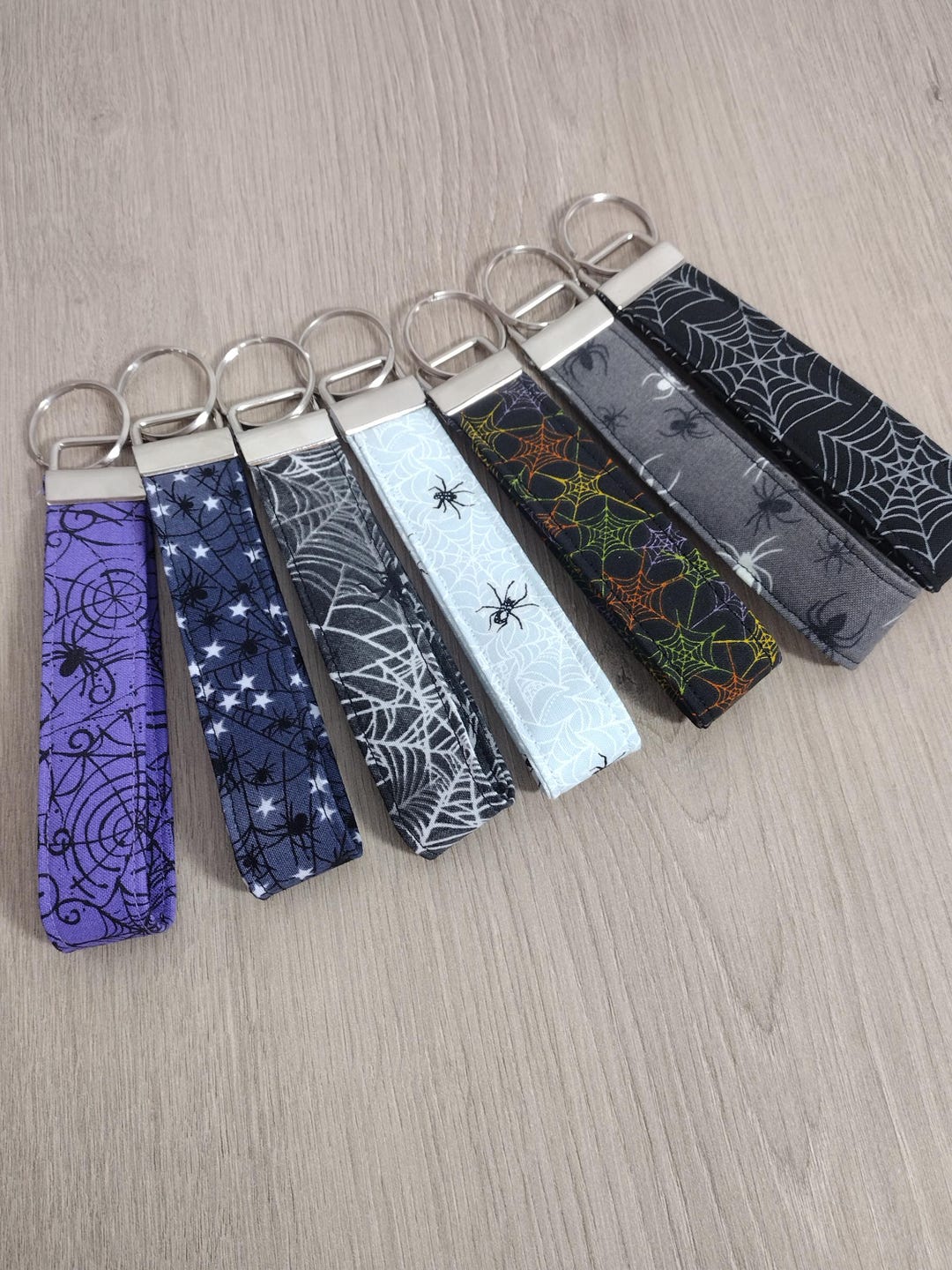 Spider Key Fob Wristlet: Halloween Creepy Crawlies Keychains - Etsy