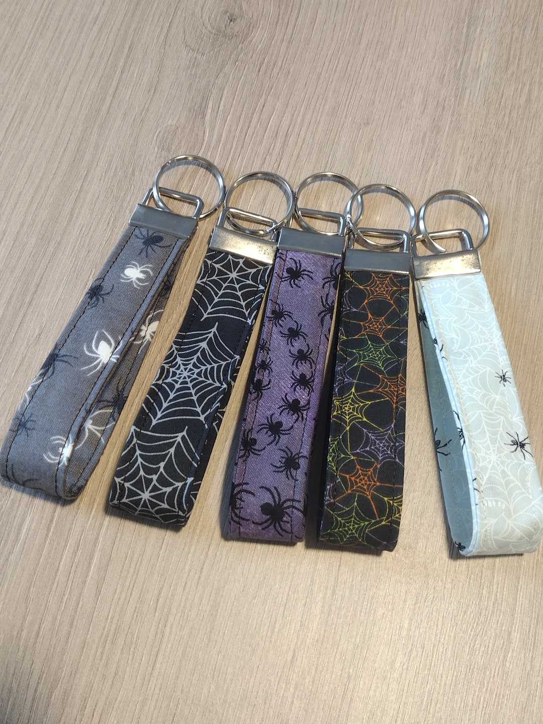 Spider Key Fob Wristlet: Halloween Creepy Crawlies Keychains - Etsy