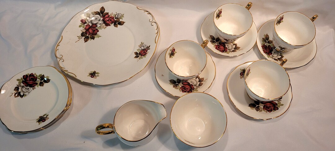 Vintage Royal Imperial Tea Set red & White Roses Very Good Condition 18 ...