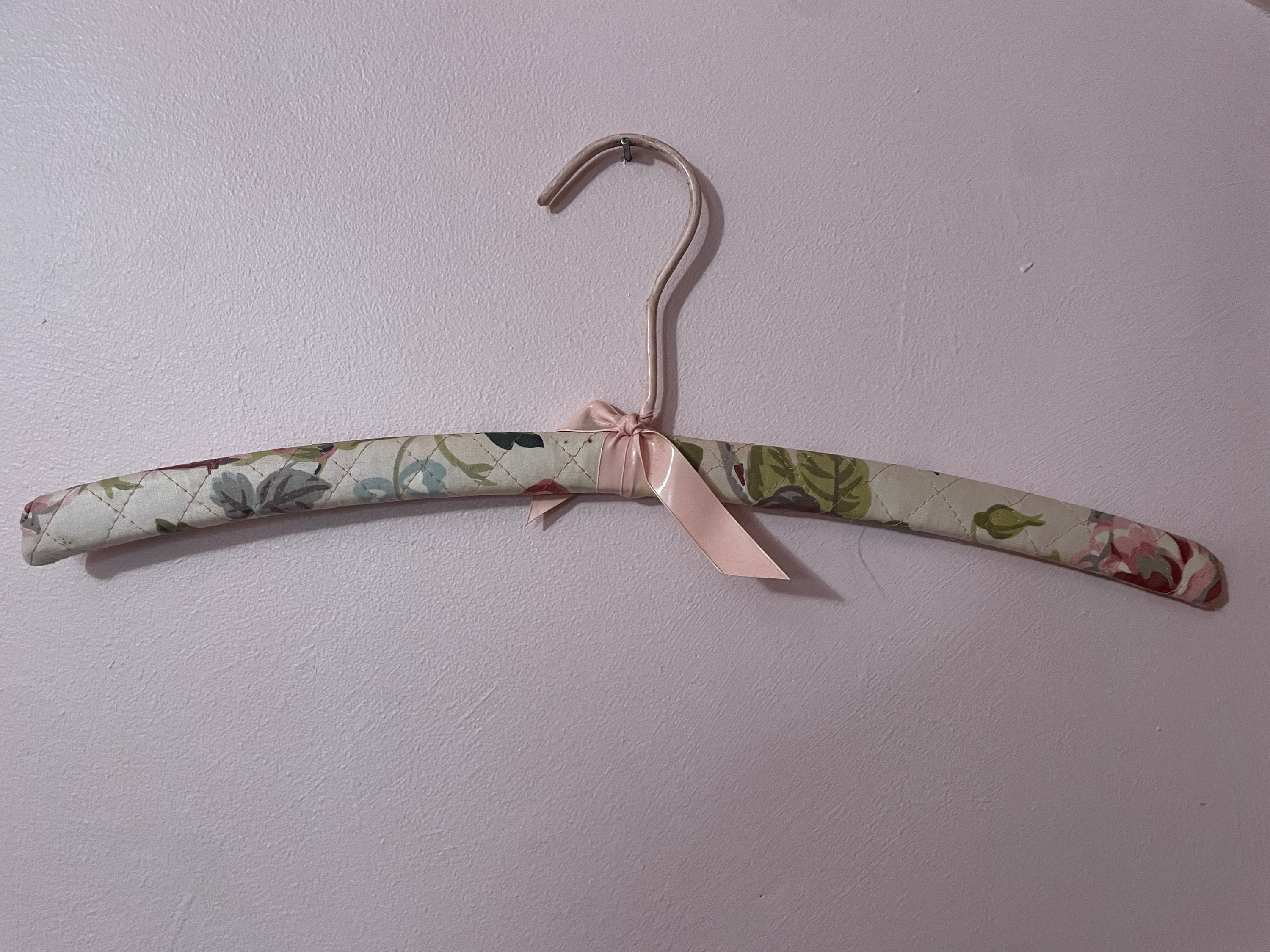 Set of 4 Shabby Chic Vintage Clothes Hanger Hangar Quilted Roses Pink ...