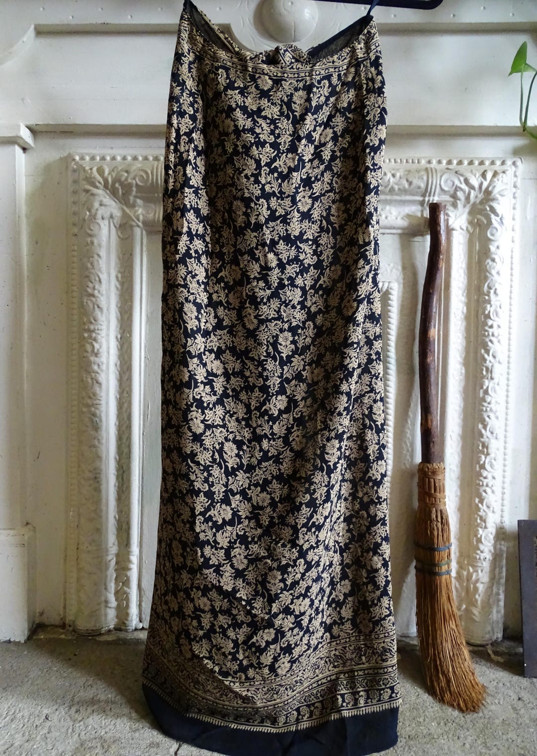 Vintage Y2K Gruppo GTF 100% Silk Black & Sand Floral Indian Print ...