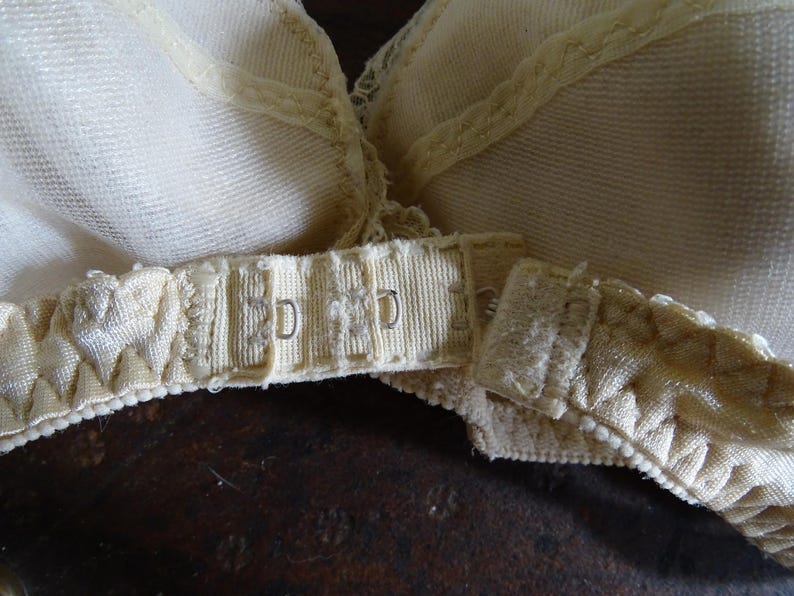Vintage 1970's Beige Cream Classic Nylon & Lace Trim Bra - Light ...